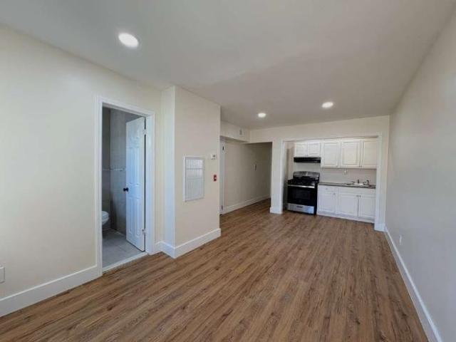 Studio, 1 bath, Condo 21 Willoughby St