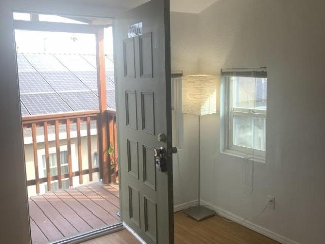 Studio, 1 bath, Condo 220 East Home St