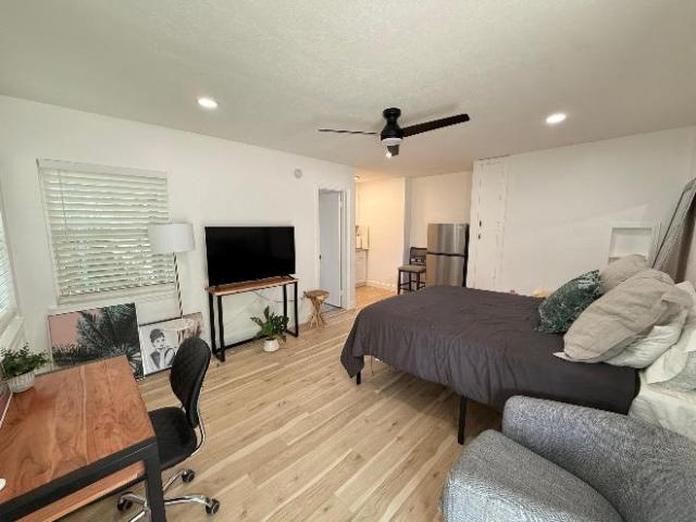 Studio, 1 bath, Condo 232 30th Ave N