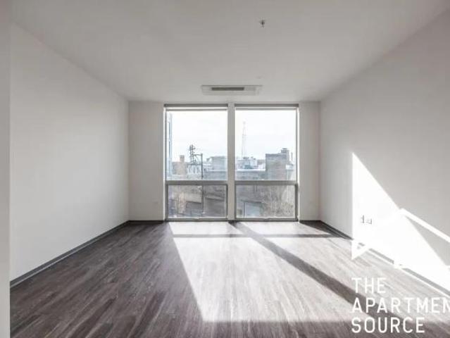Studio, 1 bath, Condo 2340 North California Avenue