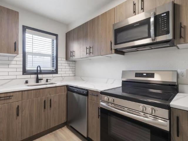 Studio, 1 bath, Condo 235 Tacoma Ave S