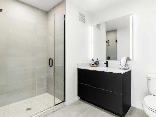 Studio, 1 bath, Condo 239 N Elizabeth St