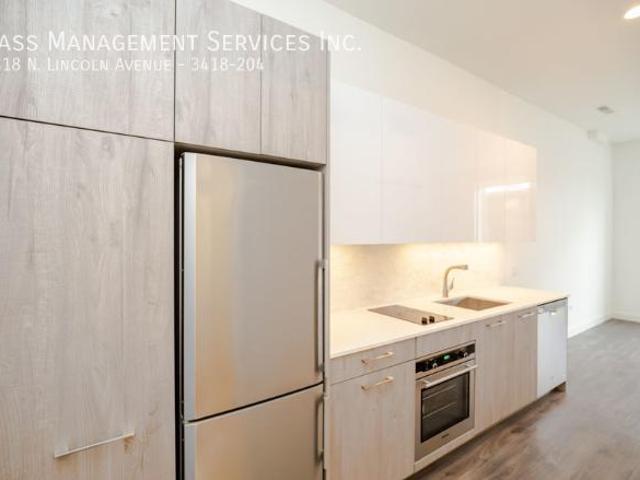 Studio, 1 bath, Condo 3418 N Lincoln Avenue