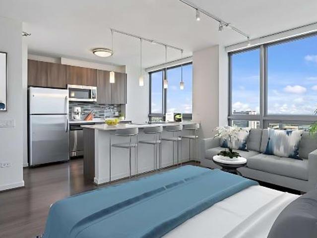 Studio, 1 bath, Condo 353 W Hubbard
