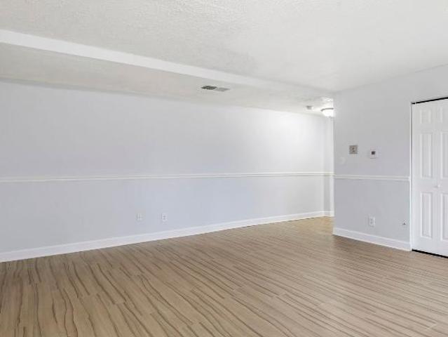 Studio, 1 bath, Condo 3520 E Fall Creek Pkwy N