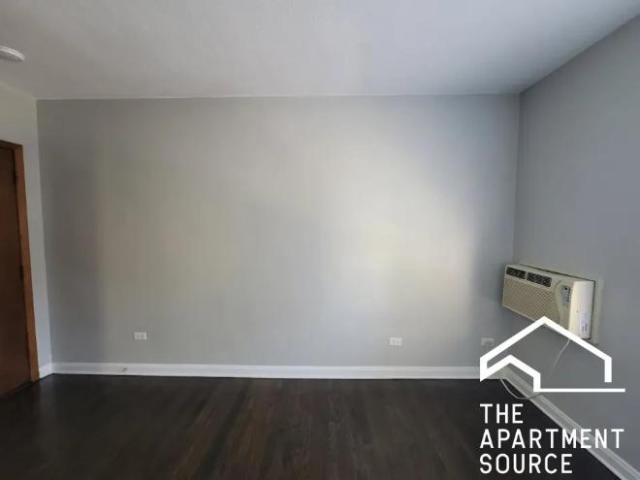 Studio, 1 bath, Condo 3524 North Marshfield Avenue
