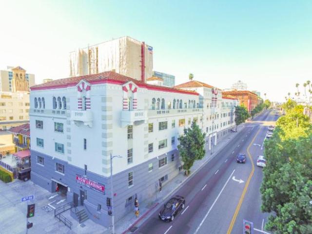 Studio, 1 bath, Condo 3550 W 6th St