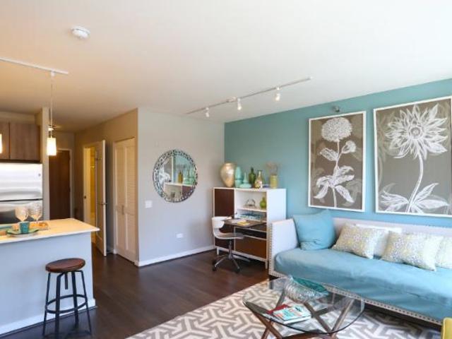 Studio, 1 bath, Condo 358 W Hubbard St