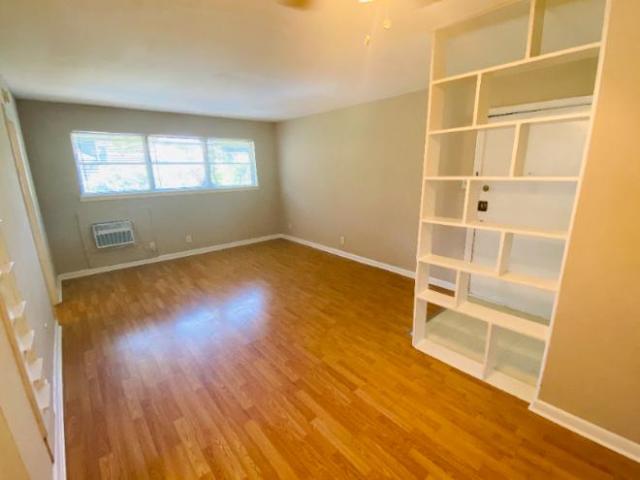 Studio, 1 bath, Condo 3619 Garrott St