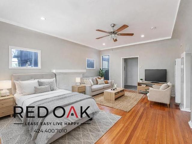 Studio, 1 bath, Condo 366 N Hayworth Ave