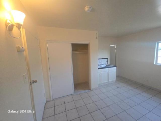Studio, 1 bath, Condo 3711 S Western Ave