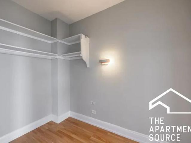Studio, 1 bath, Condo 3831 North Fremont Street