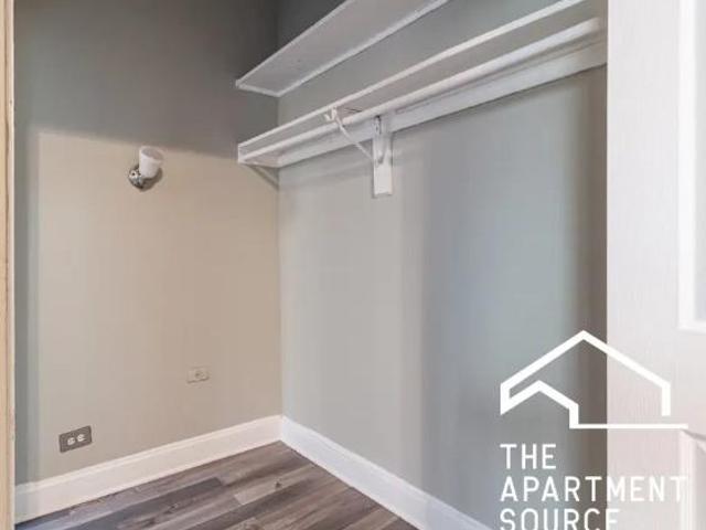 Studio, 1 bath, Condo 3831 North Fremont Street