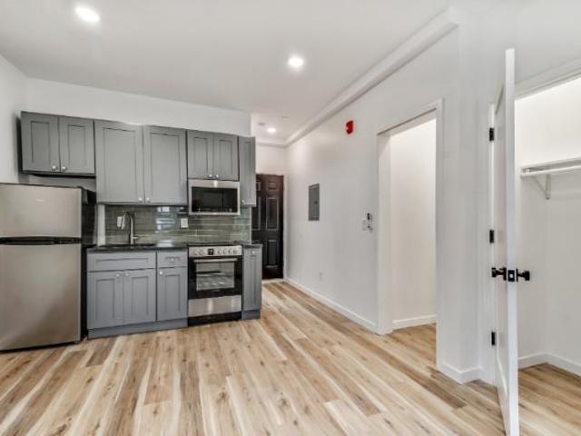 Studio, 1 bath, Condo 3836 West Girard Ave