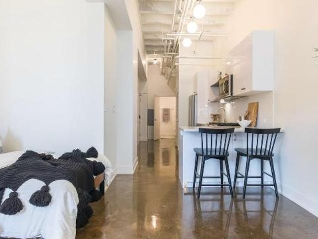 Studio, 1 bath, Condo 38 E Adams St
