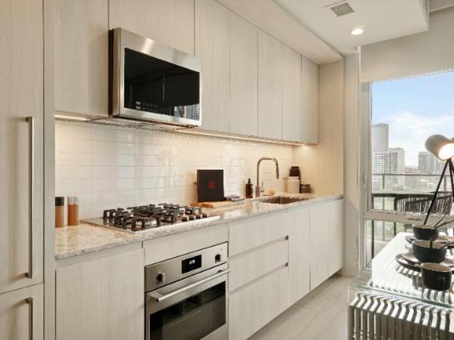 Studio, 1 bath, Condo 300 N Union Ave