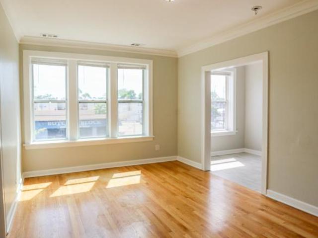 Studio, 1 bath, Condo 3022 N Cicero