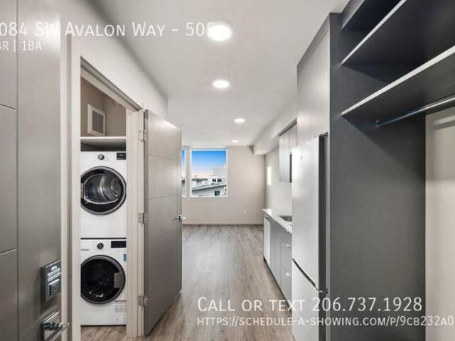 Studio, 1 bath, Condo 3084 SW Avalon Way