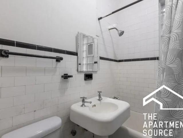 Studio, 1 bath, Condo 3120 Oak Park Avenue