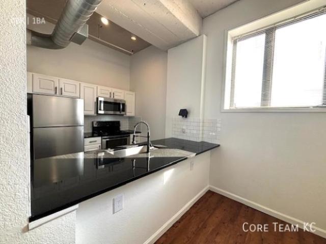 Studio, 1 bath, Condo 320 W 7th St