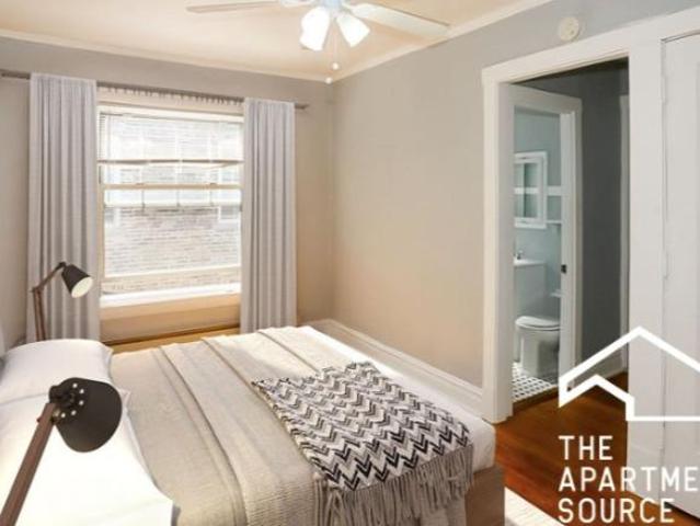Studio, 1 bath, Condo 3259 West Wrightwood Ave