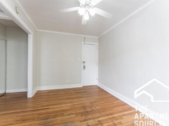 Studio, 1 bath, Condo 3265 West Wrightwood Ave