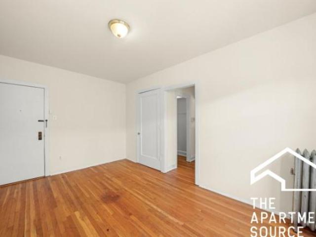 Studio, 1 bath, Condo 3304 West Schubert Ave