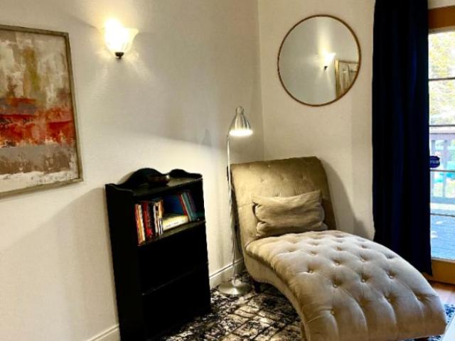 Studio, 1 bath, Condo 3309 SE Evergreen Ave