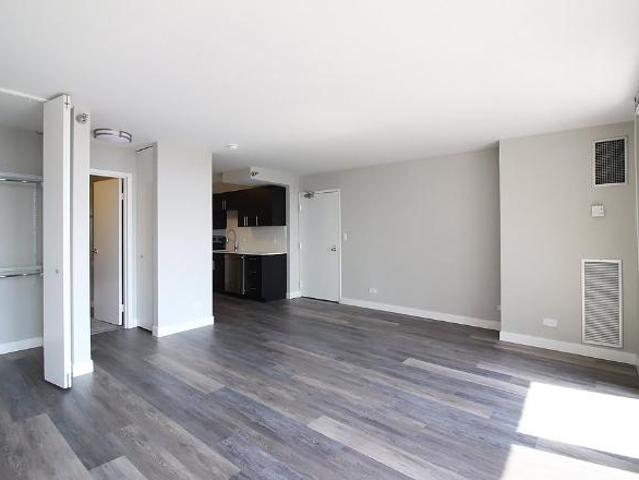 Studio, 1 bath, Condo 3 E Delaware Place