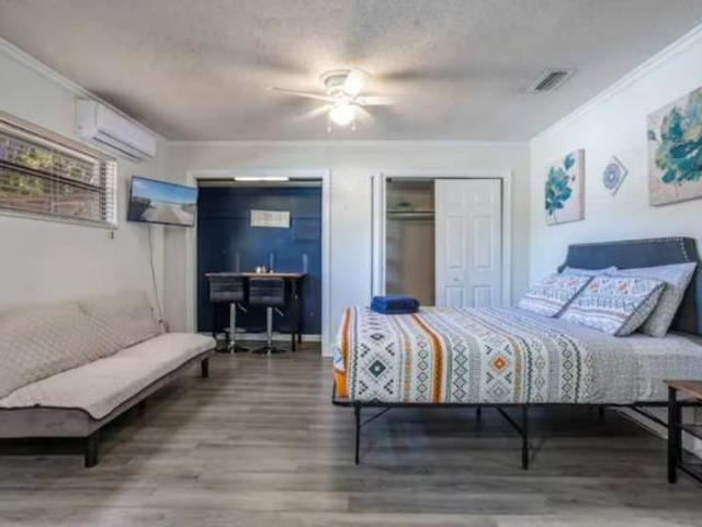 Studio, 1 bath, Condo 4401 Lenmore Street