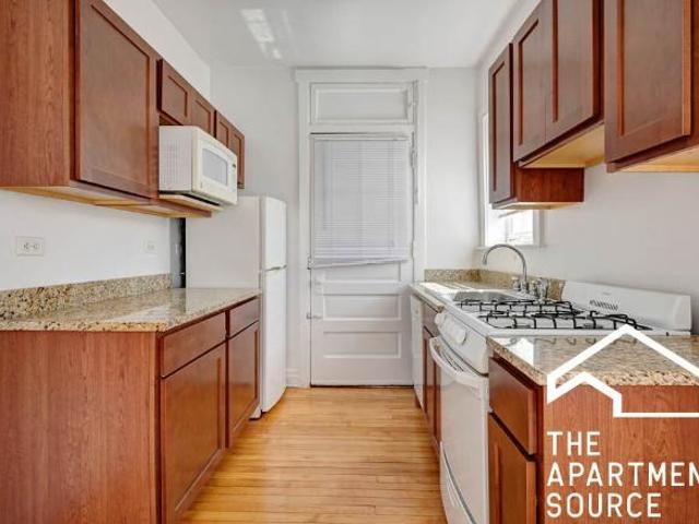 Studio, 1 bath, Condo 4402 North Rockwell St