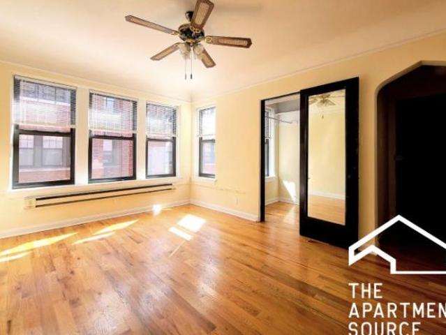 Studio, 1 bath, Condo 4409 N Wolcott Ave