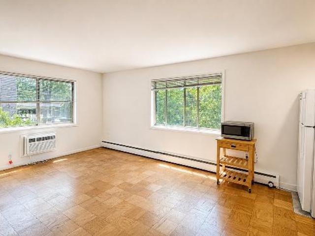 Studio, 1 bath, Condo 4465 Macarthur Blvw NW