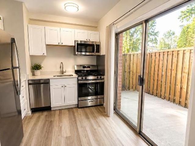 Studio, 1 bath, Condo 4465 Macarthur Blvw Nw
