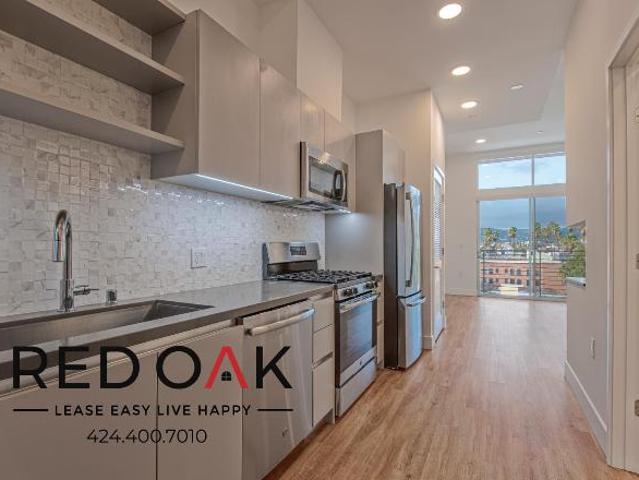Studio, 1 bath, Condo 453 1/2 S Kenmore Ave
