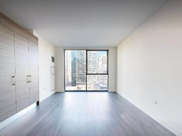 Studio, 1 bath, Condo 450 N Franklin St