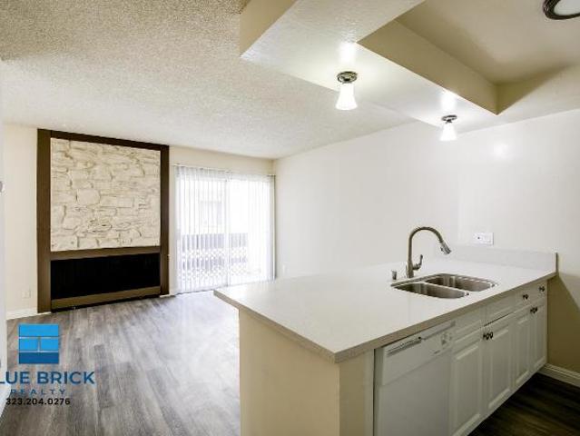 Studio, 1 bath, Condo 451 S Harvard Blvd