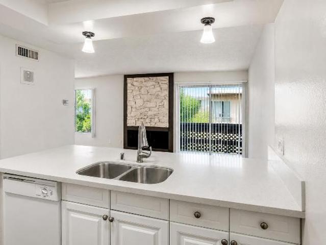 Studio, 1 bath, Condo 451 S Harvard Blvd