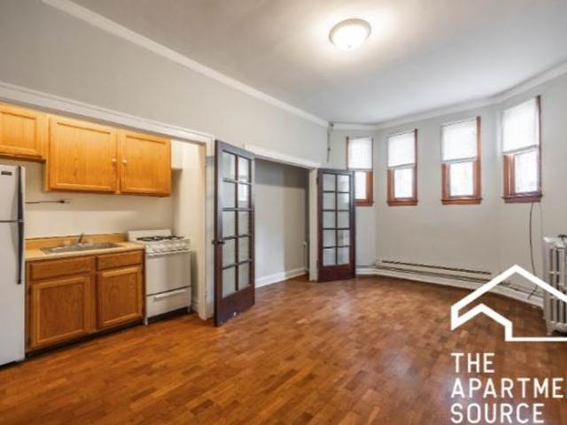 Studio, 1 bath, Condo 4631 N Paulina St