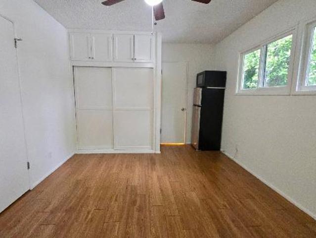 Studio, 1 bath, Condo 4706 Vantage Ave