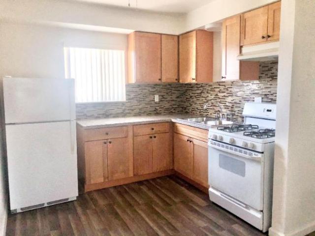 Studio, 1 bath, Condo 4735 W Broadway