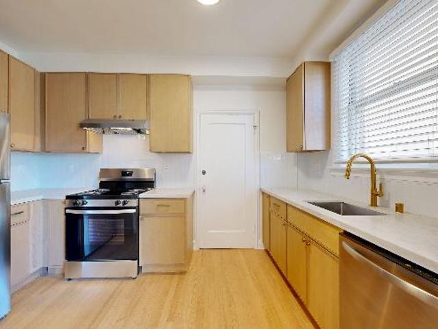 Studio, 1 bath, Condo 495 32nd Ave