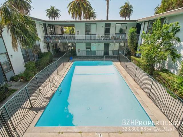 Studio, 1 bath, Condo 400 S Occidental Blvd