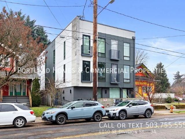 Studio, 1 bath, Condo 4010 SE Division St