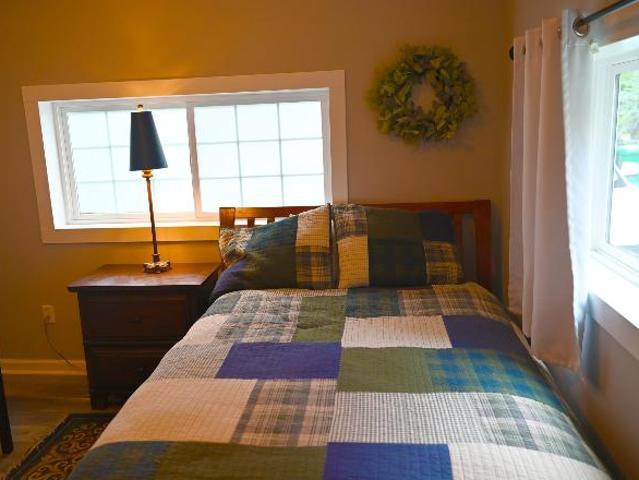 Studio, 1 bath, Condo 4036 SE Monroe St