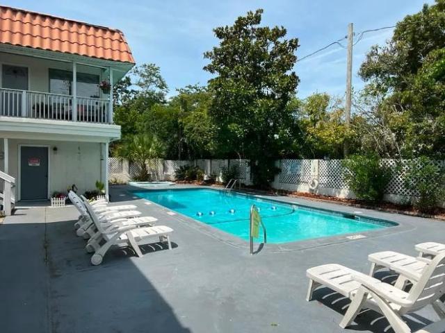 Studio, 1 bath, Condo 407 71st Ave