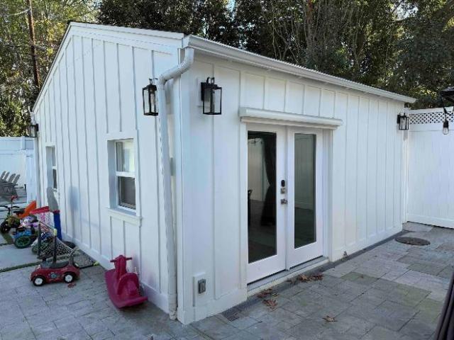 Studio, 1 bath, Condo 4226 Stern Avenue