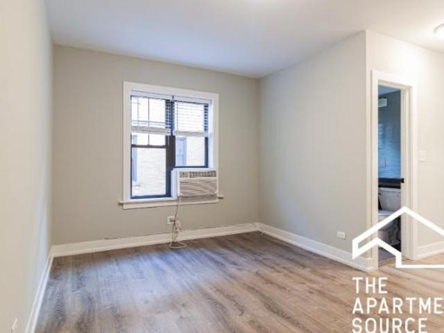 Studio, 1 bath, Condo 429 West Belden Ave
