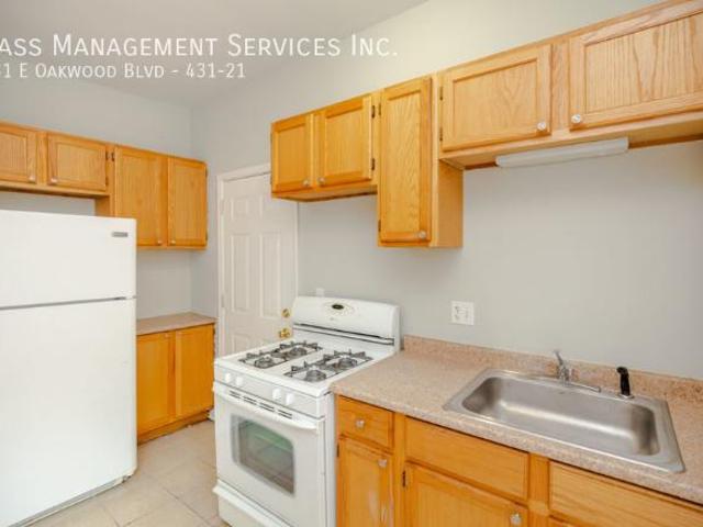 Studio, 1 bath, Condo 431 E Oakwood Blvd