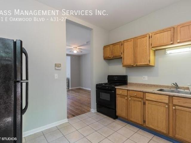Studio, 1 bath, Condo 431 E Oakwood Blvd